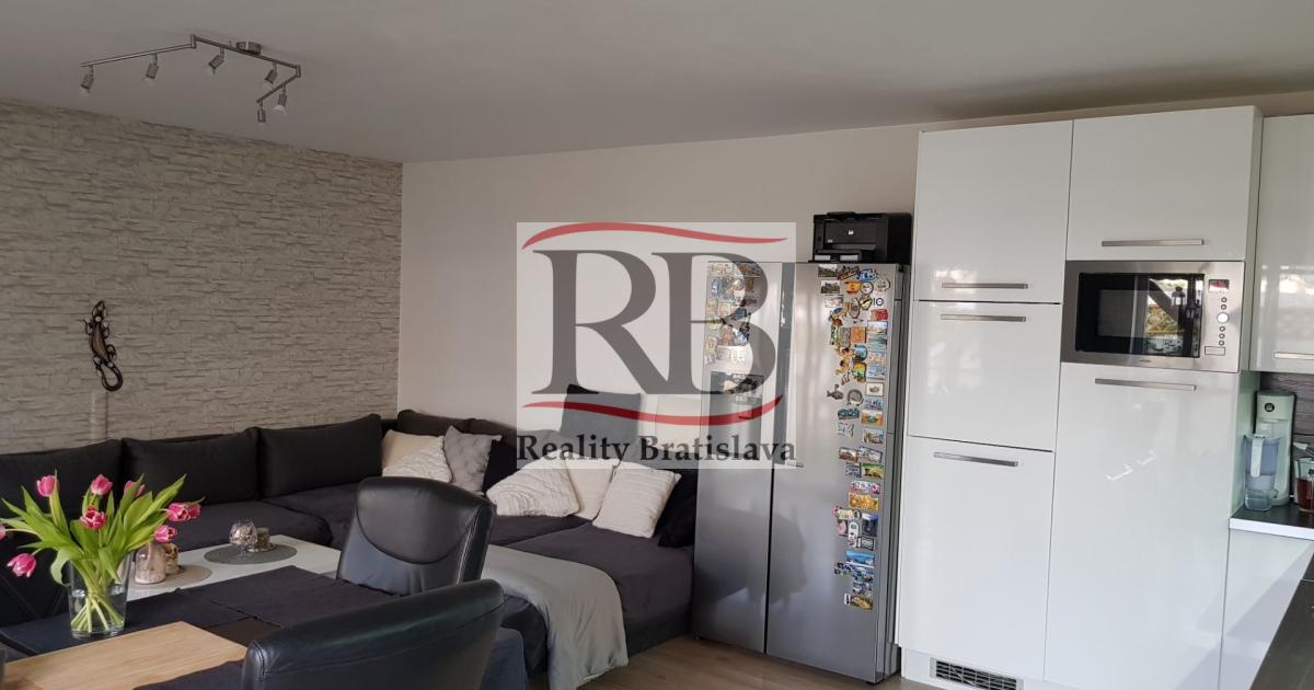 3 izbový byt s pozemkom v novostavbe rodinného domu v obci Rovinka na ...